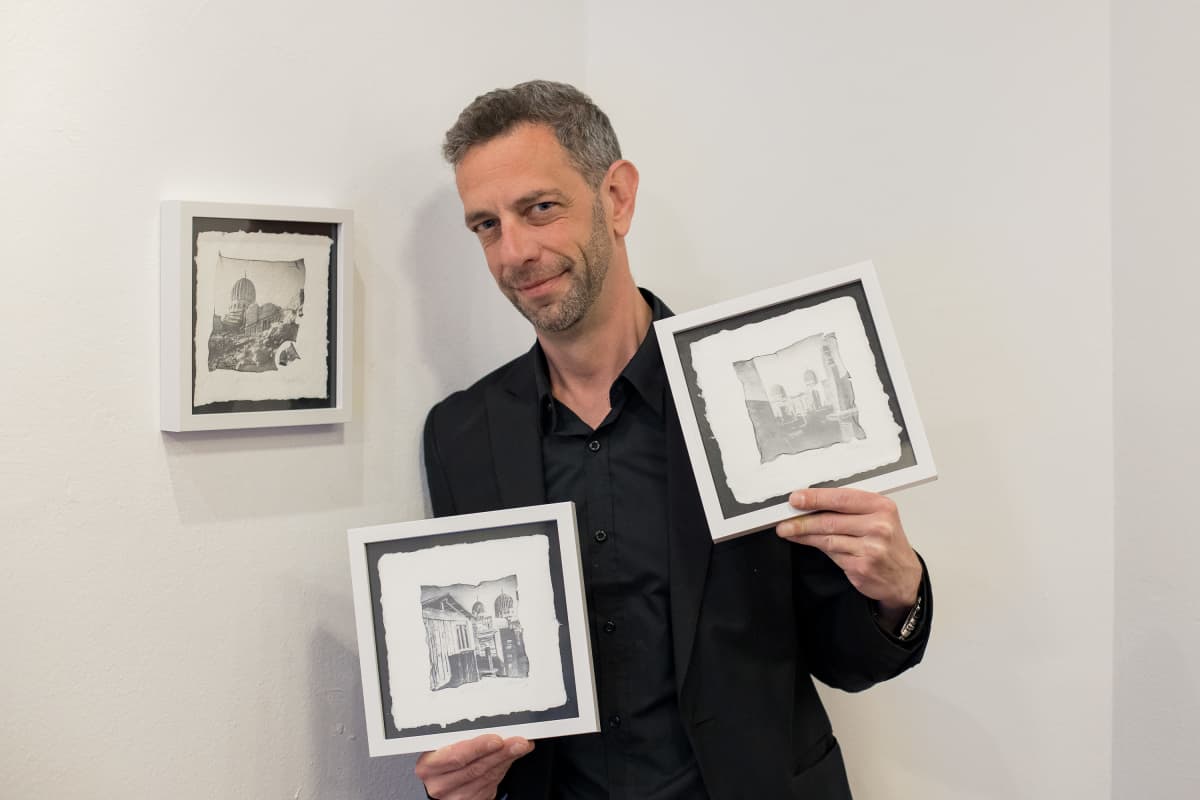 Kartoline iz Kaira pulskog fotografa Đanija Celije u Hassanovoj Makini ...