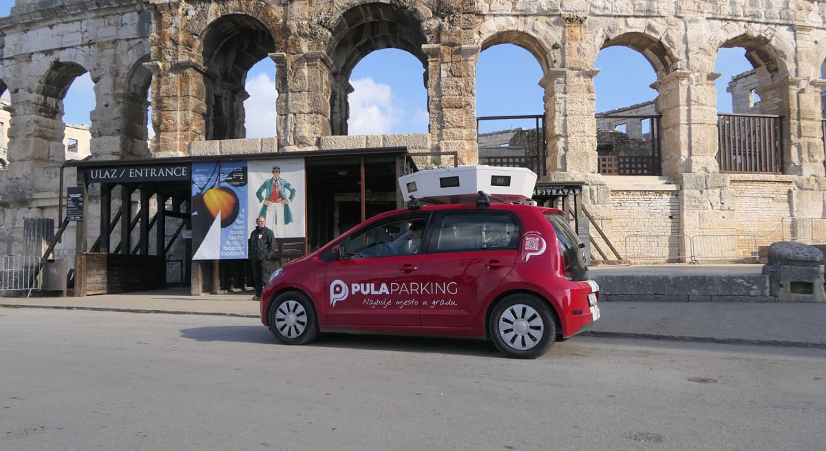 NOVO "PAMETNO" VOZILO PULA PARKINGA Bez po' muke skenira vozila za koja ...