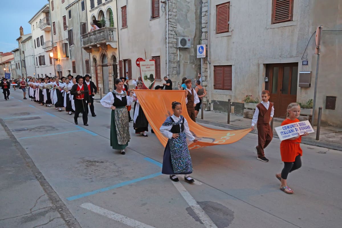 La bandiera di Leron è tornata a sventolare in piazza del Popolo a ...