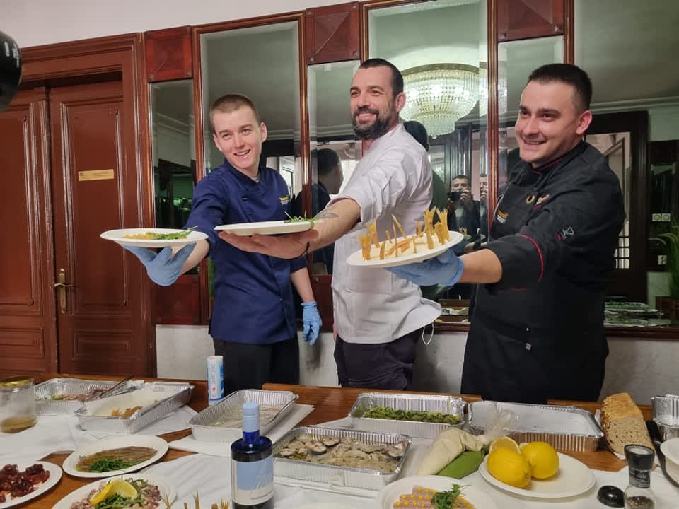 Chef David Skoko učio školske i predškolske kuhare kako pripremati ...
