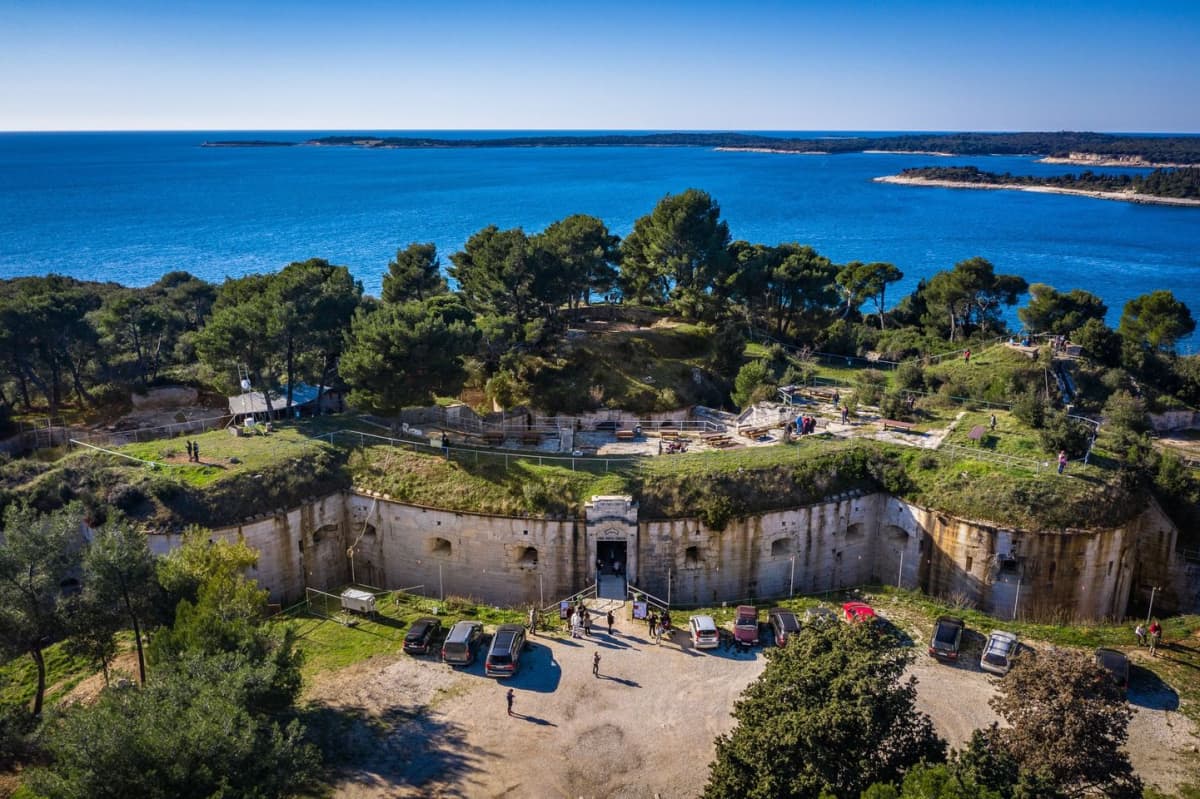 Otvorenje utvrde Punta Christo uz razgledavanje tunela, izložbu, a ...