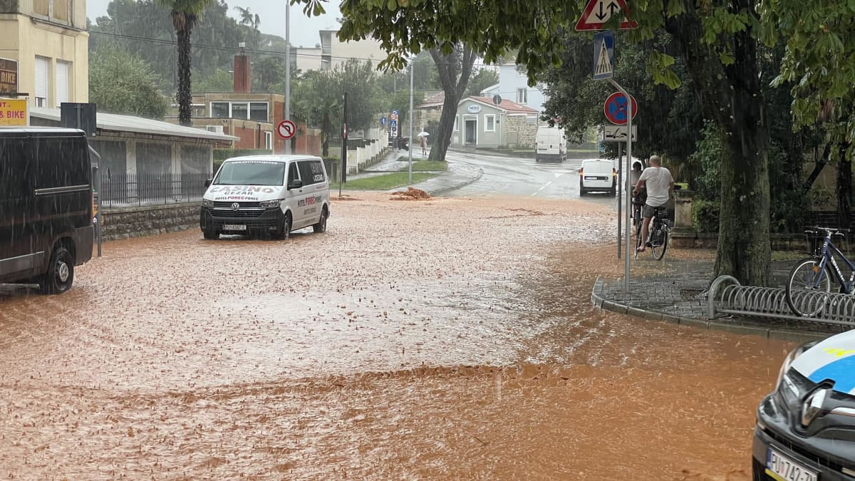 NEVRIJEME NAD HRVATSKOM Za Kvarner danas najavljena nova grmljavinska ... NEVRIJEME NAD HRVATSKOM Za Kvarner danas najavljena nova grmljavinska ...