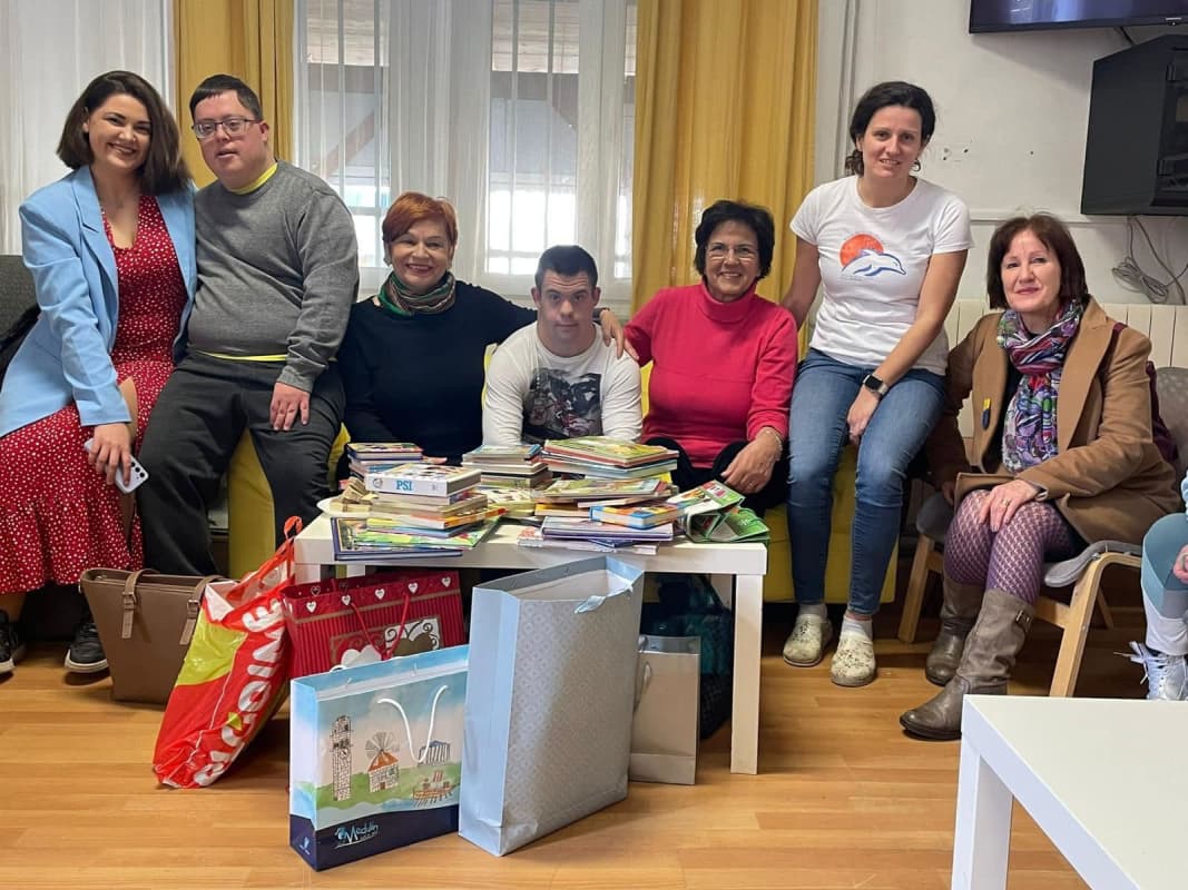 Članice Inner Wheel Kluba Pula darovale 100 slikovnica za Down sindrom ...