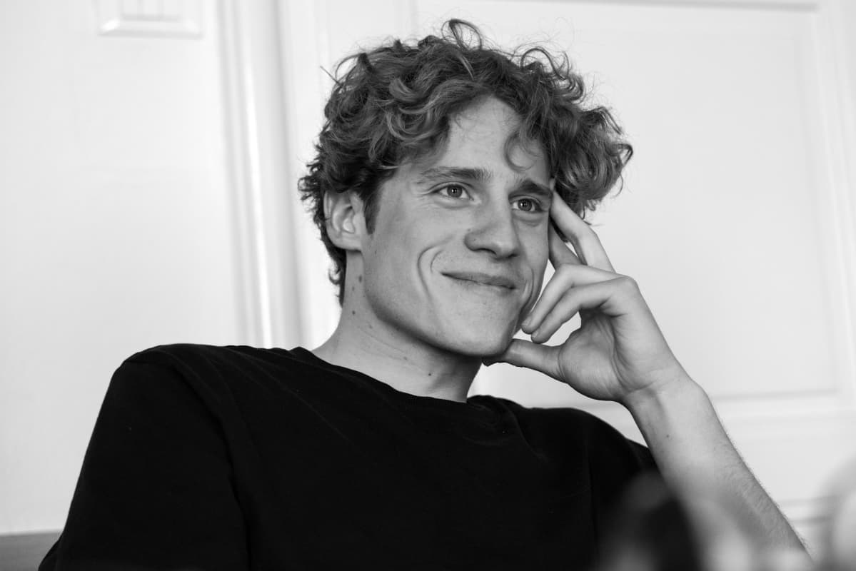 POZNATI MLADI SRPSKI GLUMAC LUKA GRBIĆ "Inteligencija je velika pomoć ...