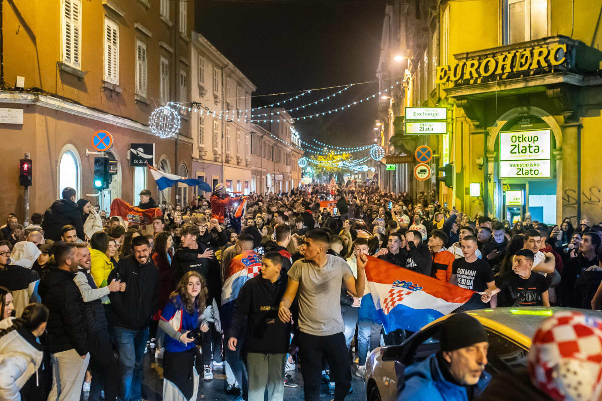 (FOTOGALERIJA) PODVIG HRVATSKE REPREZENTACIJE POTAKNUO KOLEKTIVNU SREĆU: TRGOVI I ULICE SU ...