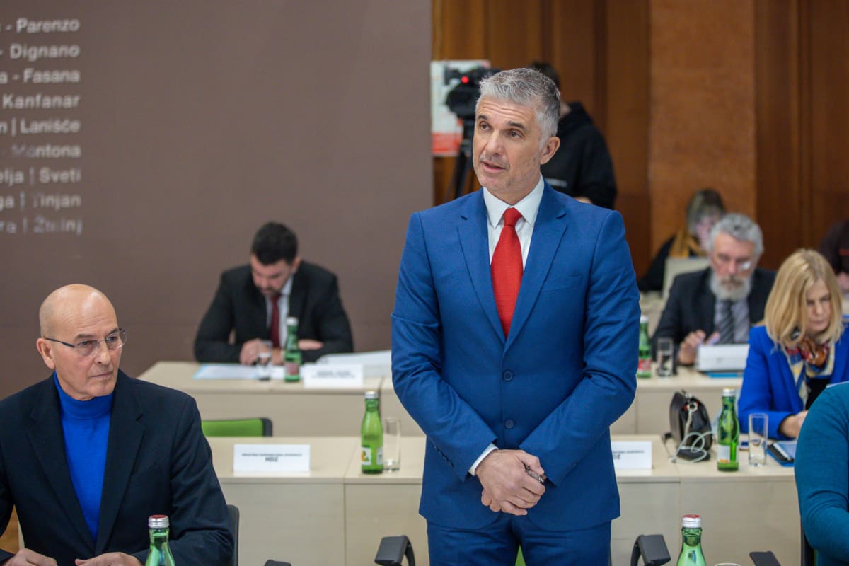 Zbrinuli partijskog druga. Šef pulskog SDP-a zaposlio se u umaškoj ...