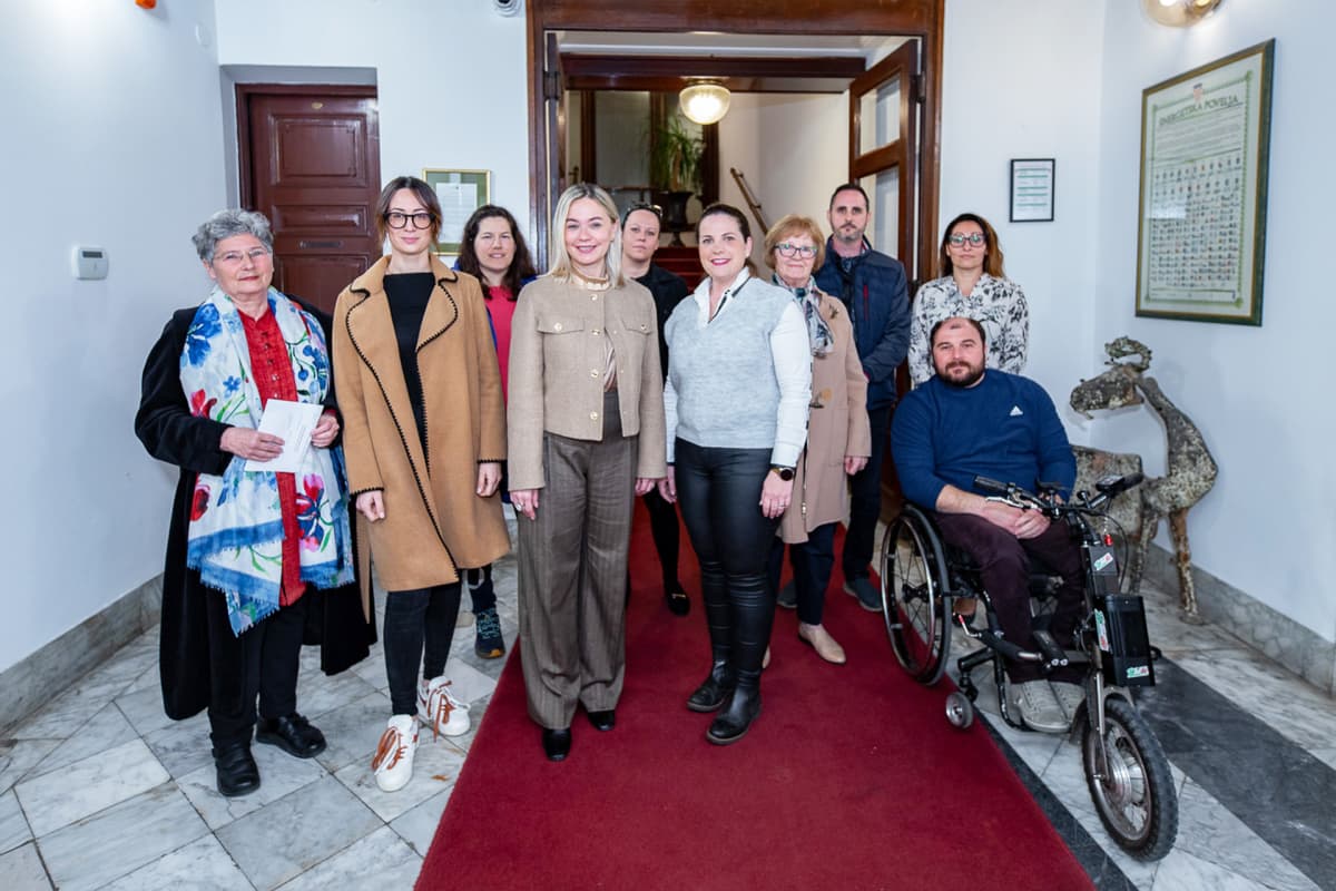 Nezavisni ne žele surađivati s IDS-om i političarima: Od šesnaest ...