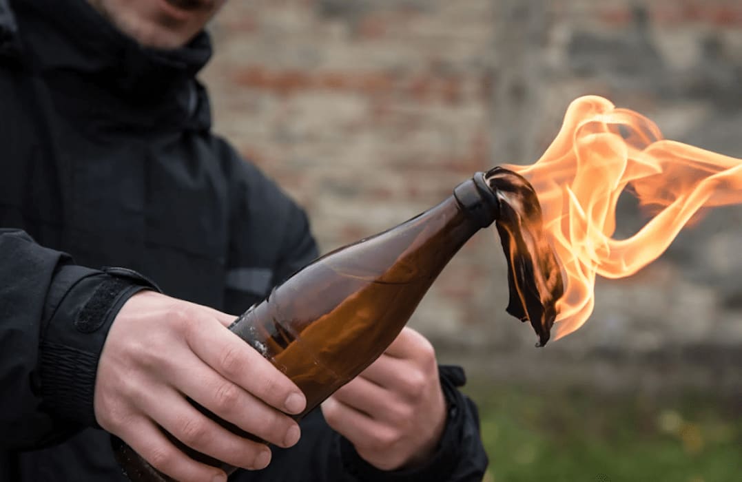 Na pulsku Komunalnu palaču u nedjelju ujutro bačen MOLOTOVLJEV KOKTEL! - Istra24