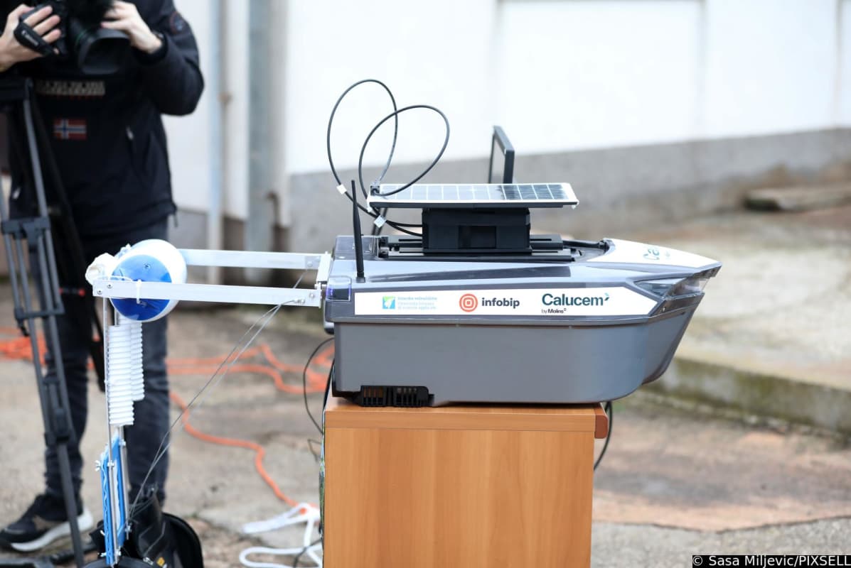 U Puli porinut Jadranko: Brod-robot za prikupljanje mikroplastike u ...