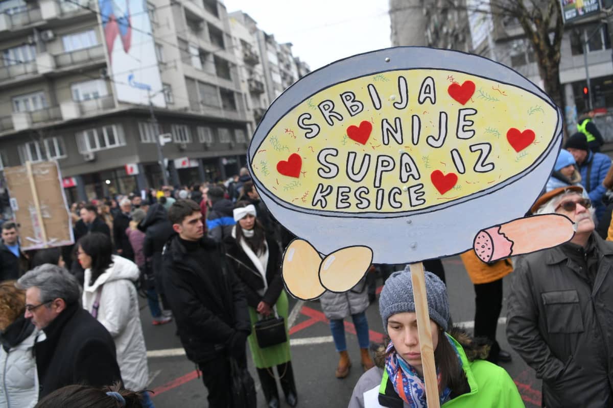 AUTOMOBILOM OBORENA DJEVOJKA U Srbiji generalni štrajk i veliki ...