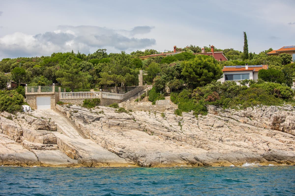 (FOTO) PERUŠKI KAO ISTARSKI ACAPULCO Bacili smo pogled s mora na obalu ...
