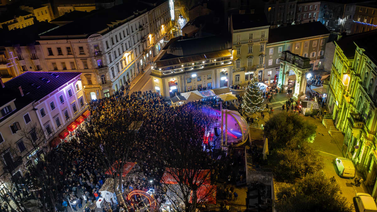 Advent u Puli: U petak počinju programi u Parku grada Graza, a kreću i ...