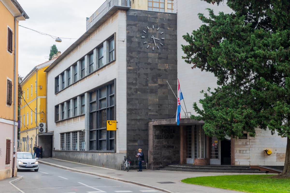Zgrada glavne pošte nije prodana i o njezinoj prodaji nisu vođeni ...