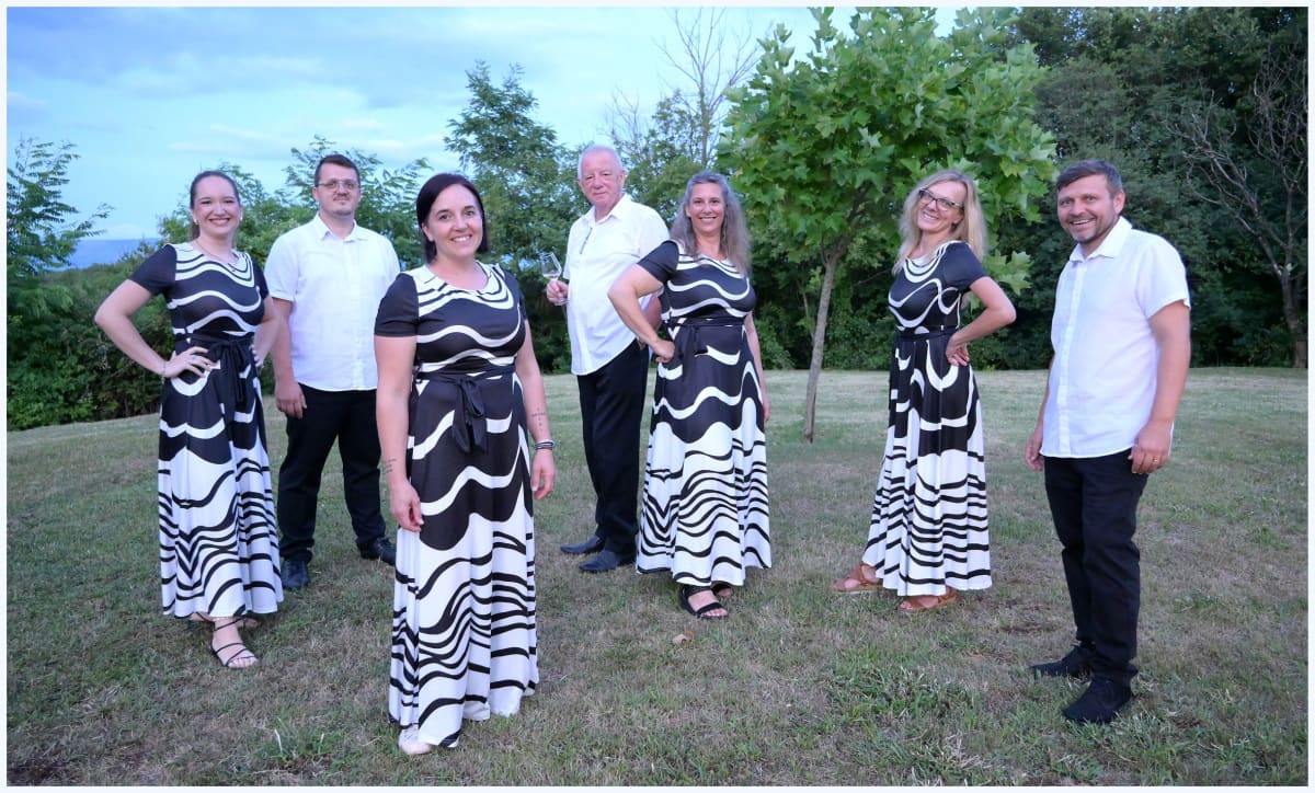 Božićni koncert vokalne skupine Umole i medulinskih mališana - Istra24