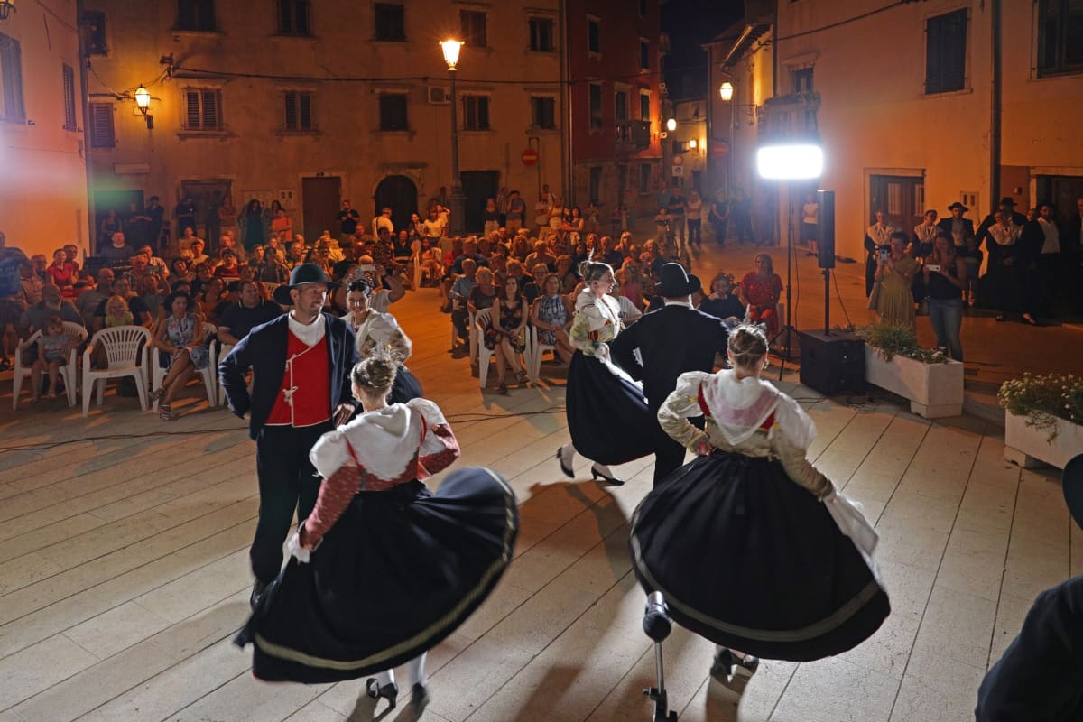 Obavljen Javni pozivi za dodjelu potpora za turističke manifestacije i ...