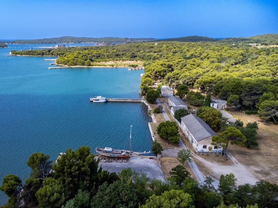 Strateški pulski projekti na dugom, dugom štapu. Ništa od obnove ...