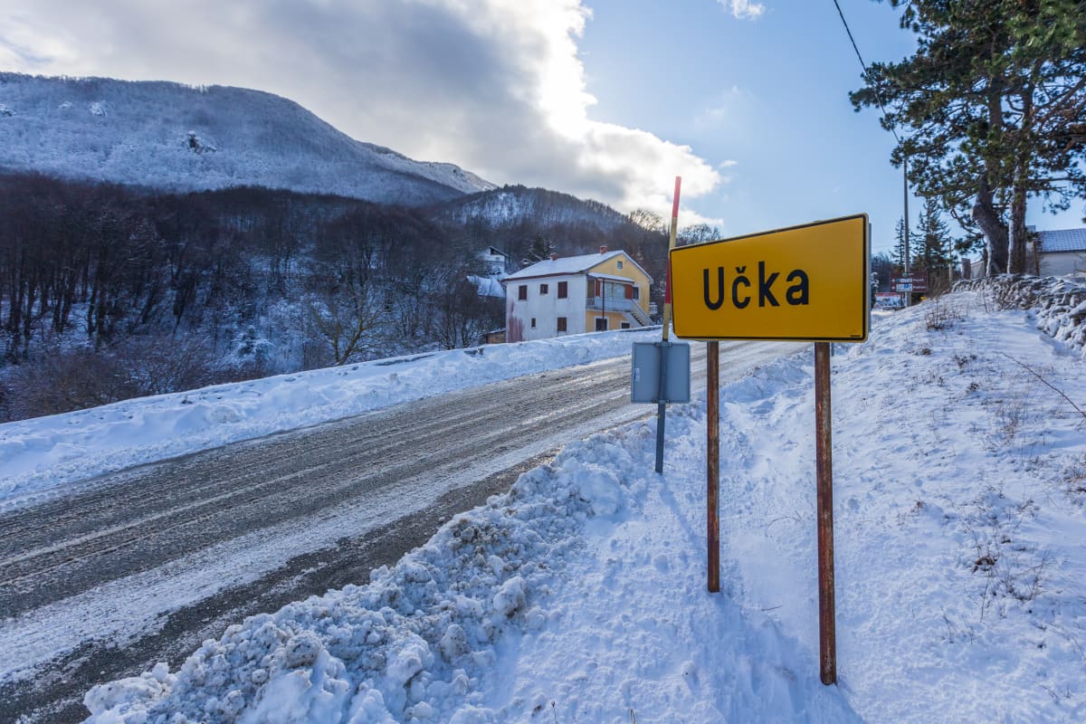 DHMZ: Upaljen crveni meteoalarm za cijelu obalu - Istra24 DHMZ: Upaljen crveni meteoalarm za cijelu obalu - Istra24