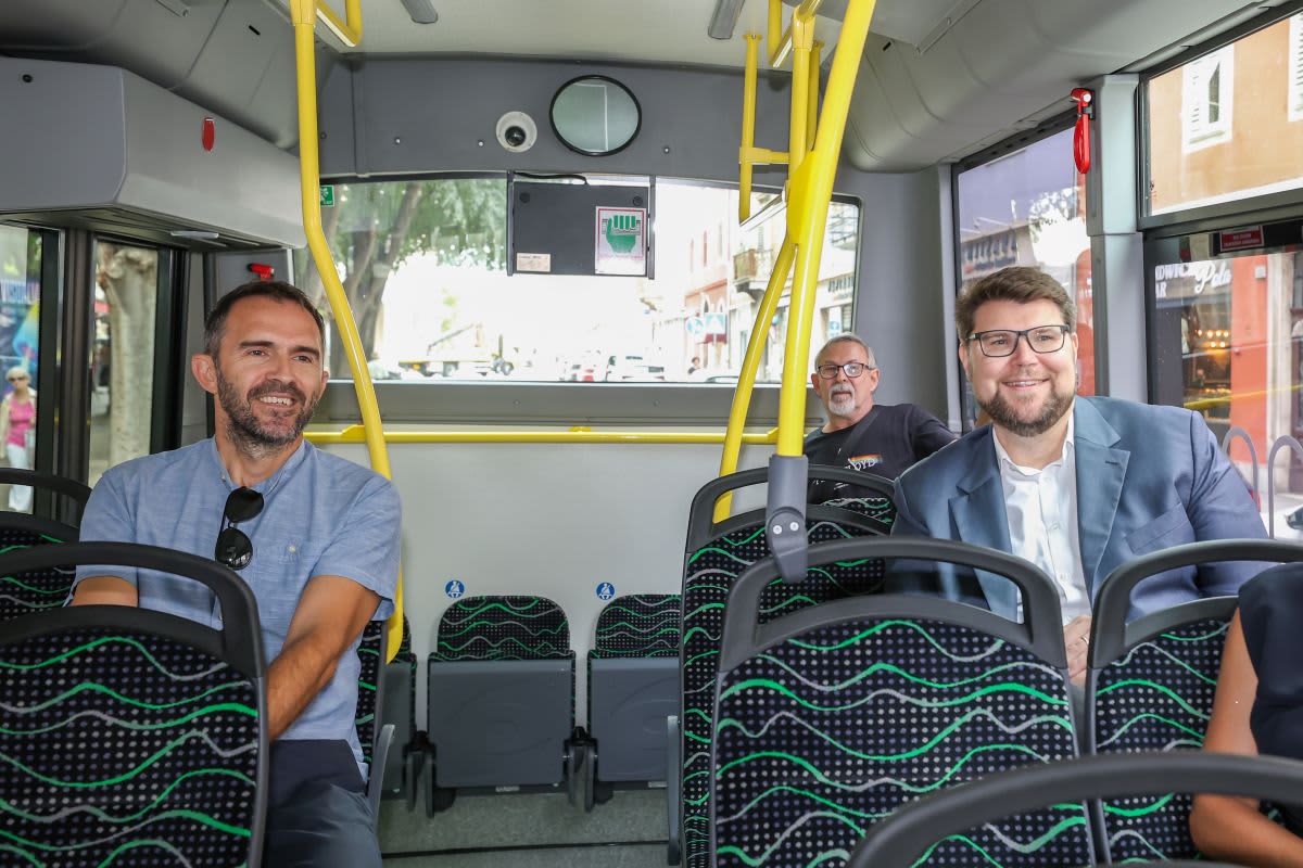 PULSKA 'LINIJA 7' Promotivnom vožnjom električnim autobusom i ...
