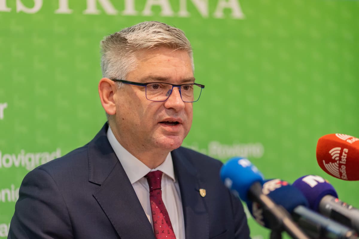 Miletić: "Nije točno da je Mihovilović dobio plakatna mjesta za mog ...