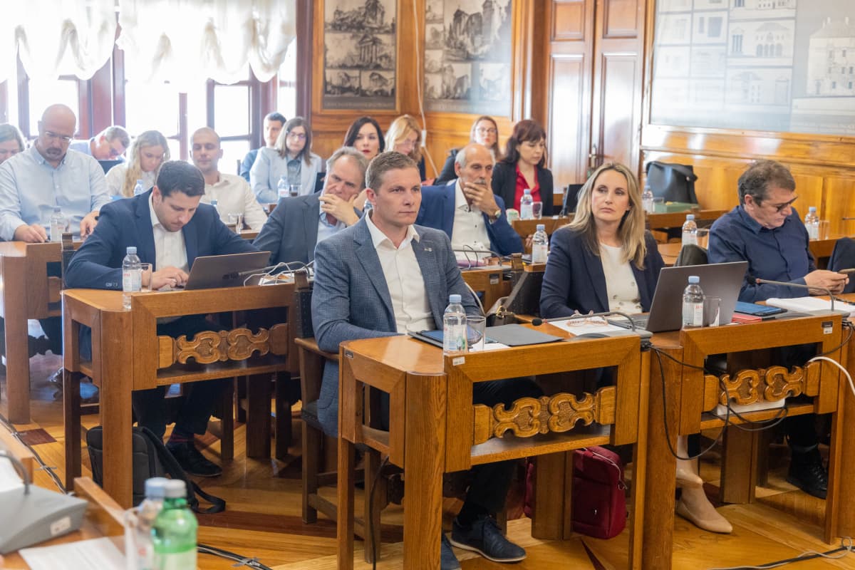 VALKANE PONOVNO GLAVNA TEMA PULSKOG GRADSKOG VIJEĆA Sean Soldatić (HDZ ...