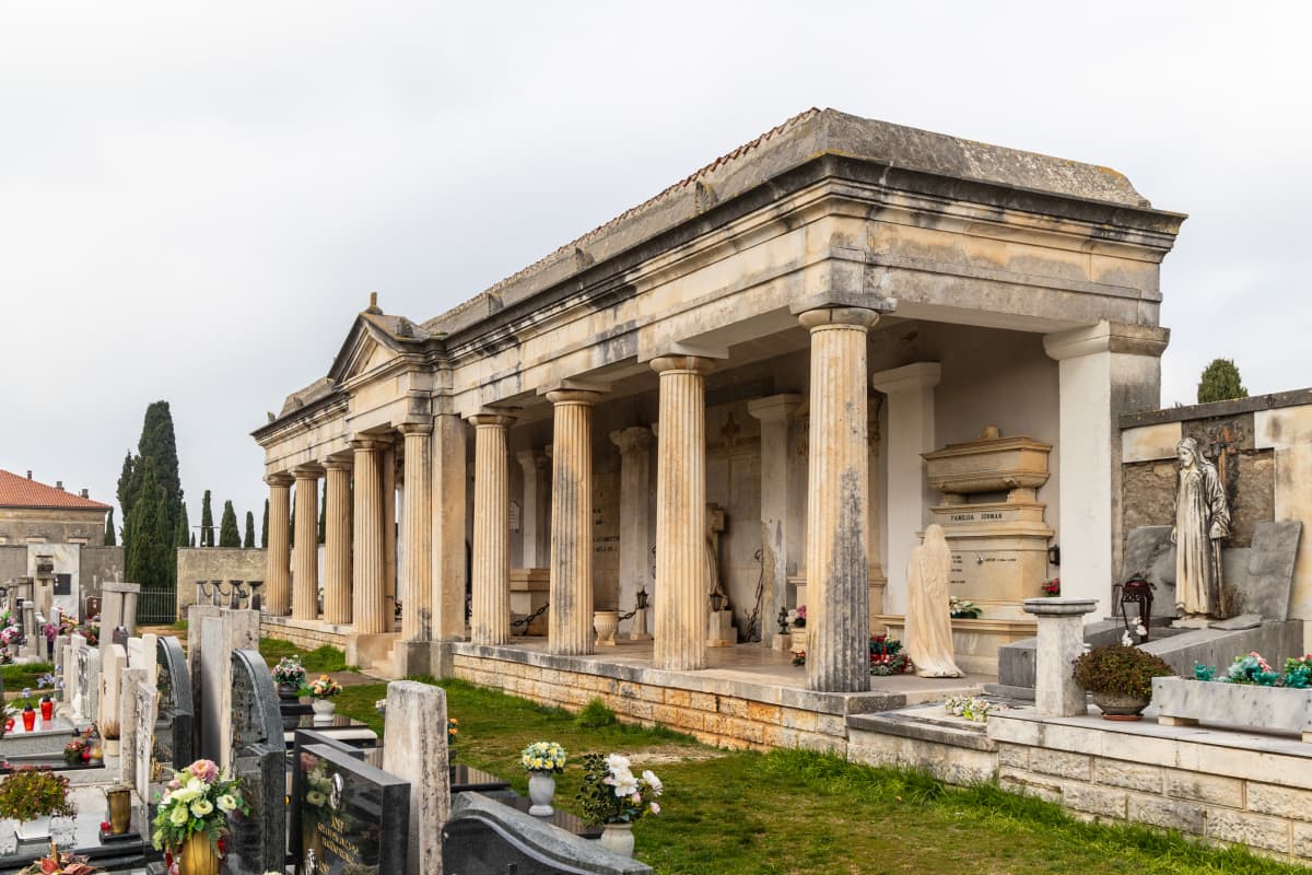 GROBLJE U VODNJANU: Na spomeniku borcima NOB-a sanirat će se tek ...