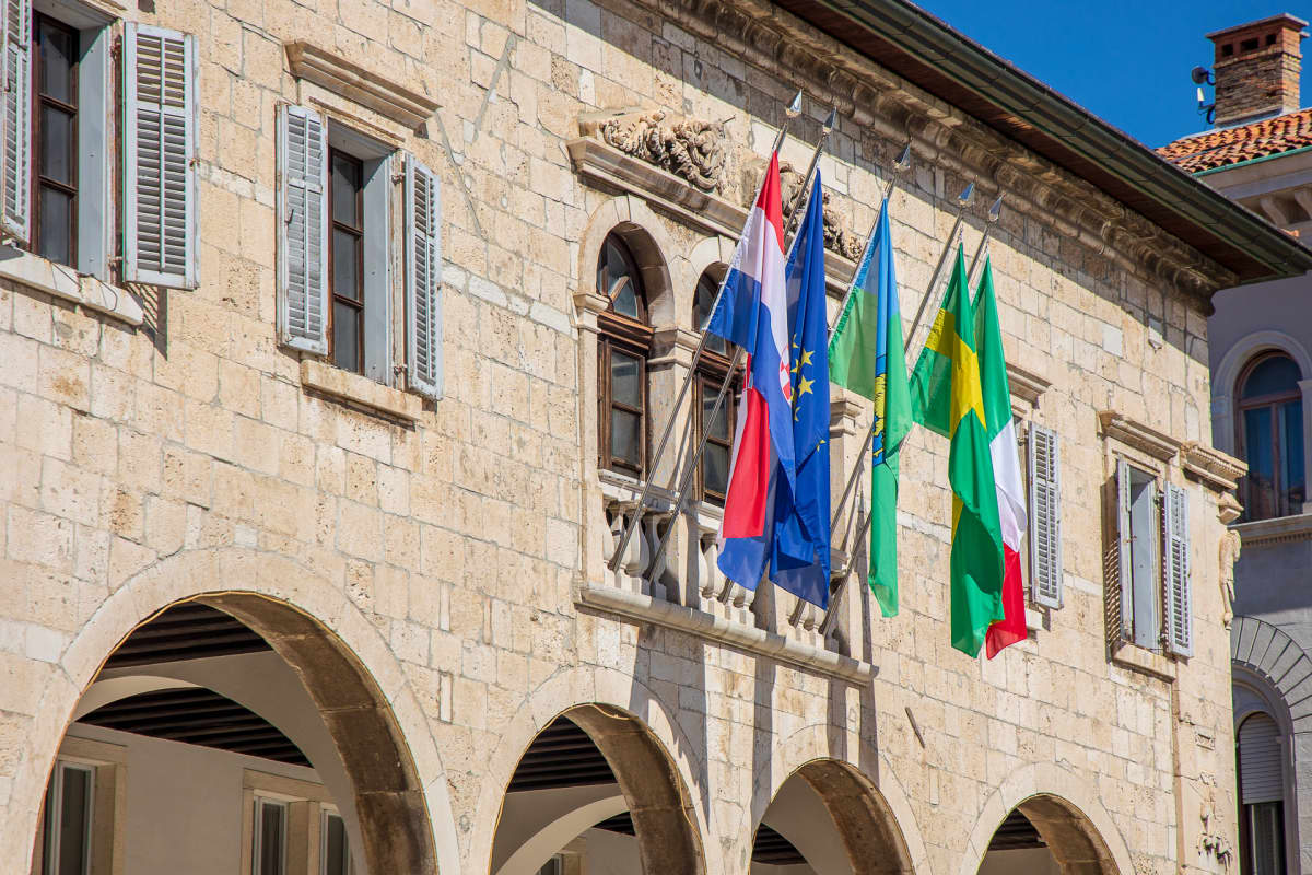 Nagrada Grada Pule arhitektu Josipu Brezcu, Rozaliji Javoran Grb Grada ...