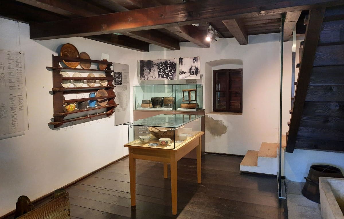 NOĆ MUZEJA U RAKLJU: Vođeni obilazak rodne kuće Mije Mirkovića – Mate ...