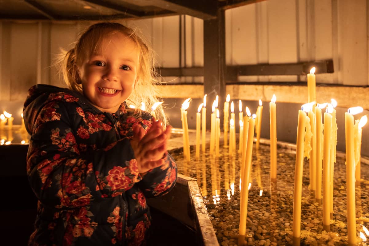 PEROJ Mnoštvo pravoslavnih vjernika dočekalo BožIć - "Hristos se rodi ...