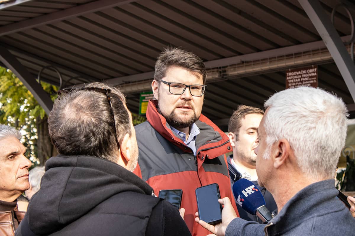 Grbin o agresivnom privođenju novinara Radio Rojca: "Zar ovako u ...