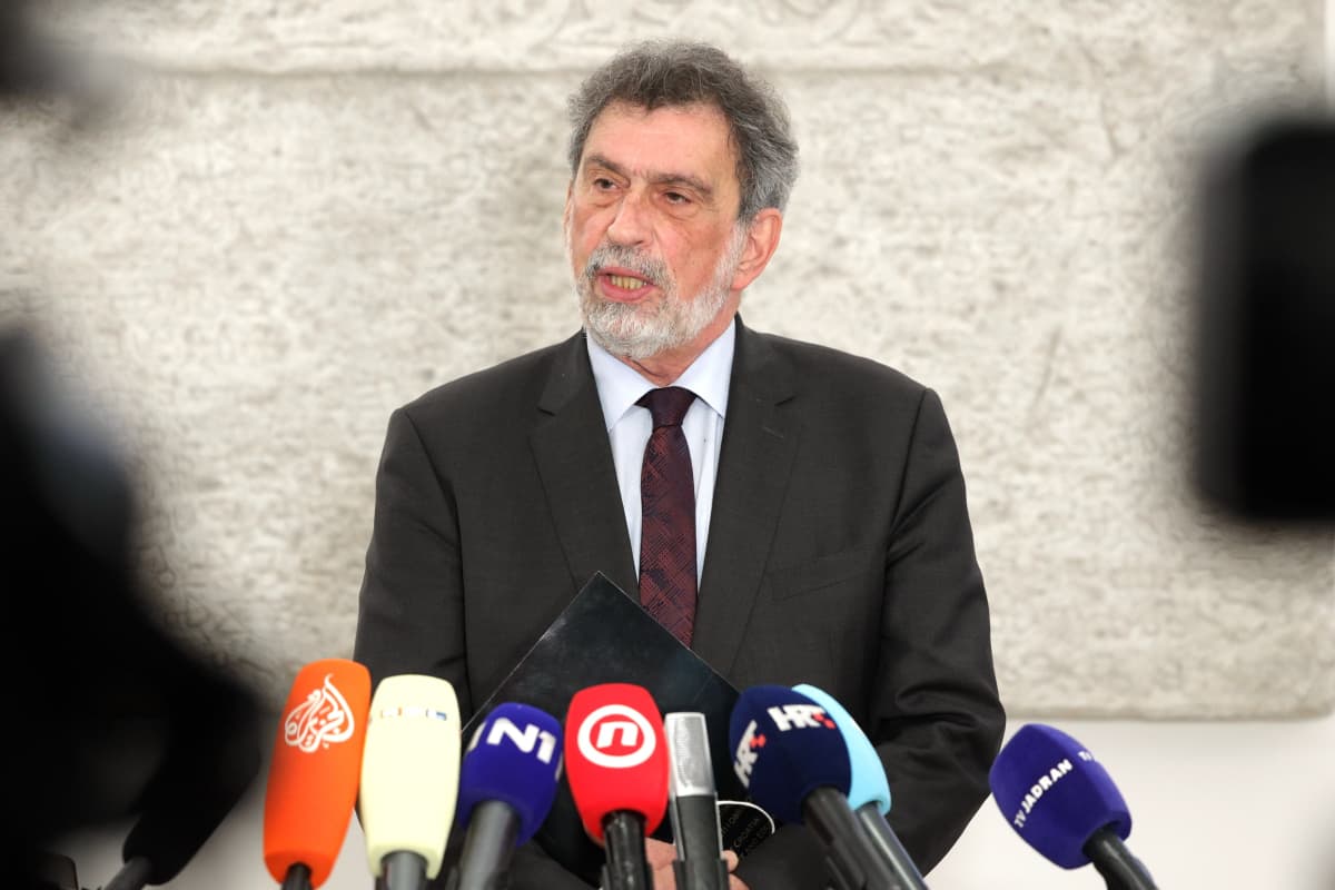 Radovan Fuchs: Neće biti jedinstvenog zatvaranja škola po županijama ...