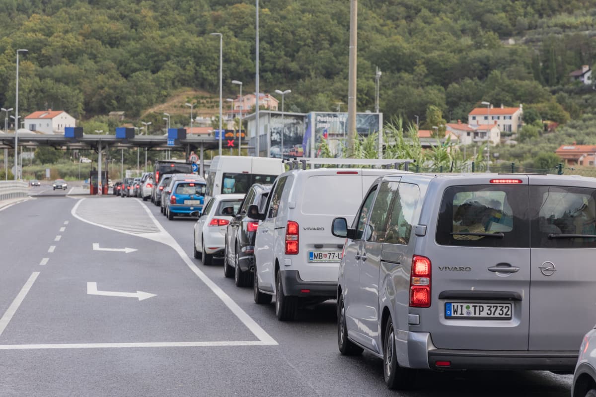 Automatski će bilježiti podatke s prelaska granica te izračunavati trajanje dopuštenog boravka ...