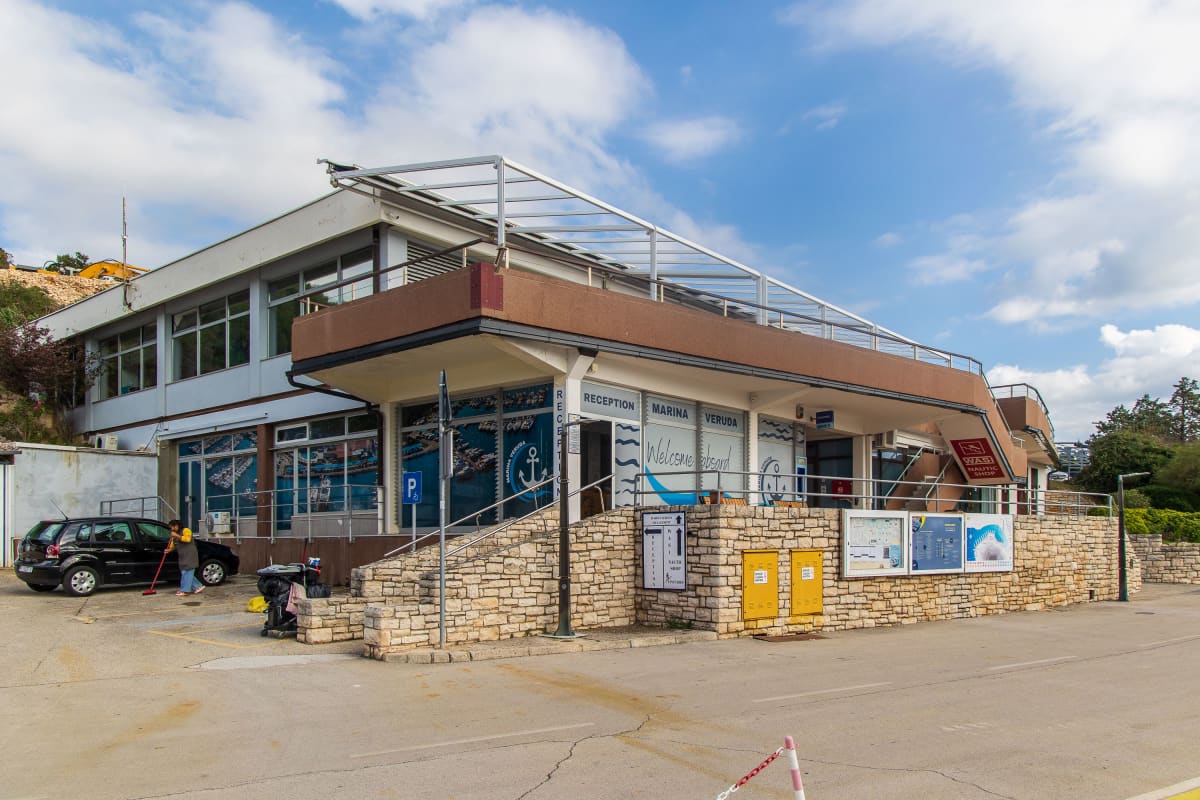 Firma koja ima pulsku robnu kuću želi prodati sve Puljankine nekretnine ...