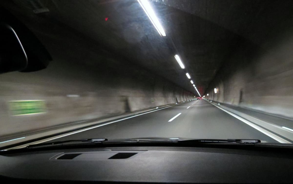 Zbog nesreće u tunelu Hrasten na A6 u smjeru Rijeke vozi se jednim trakom - Istra24