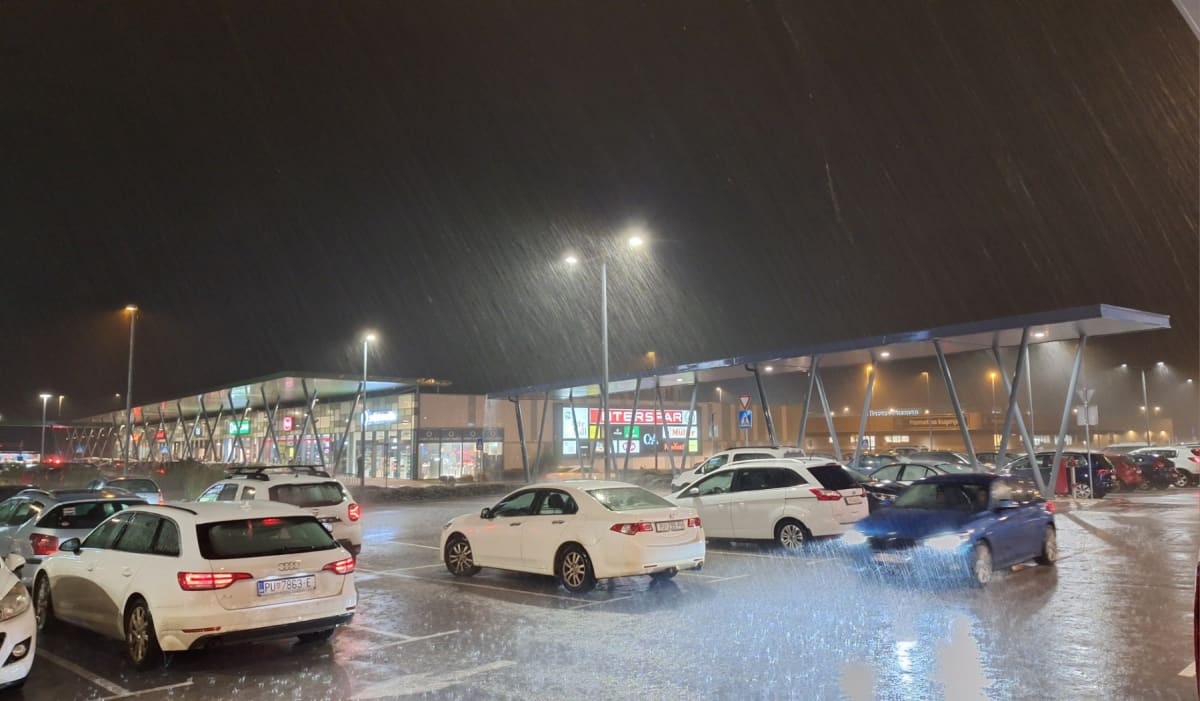 Grmljavinsko nevrijeme pogodilo jug Istre, pada i tuča - Istra24