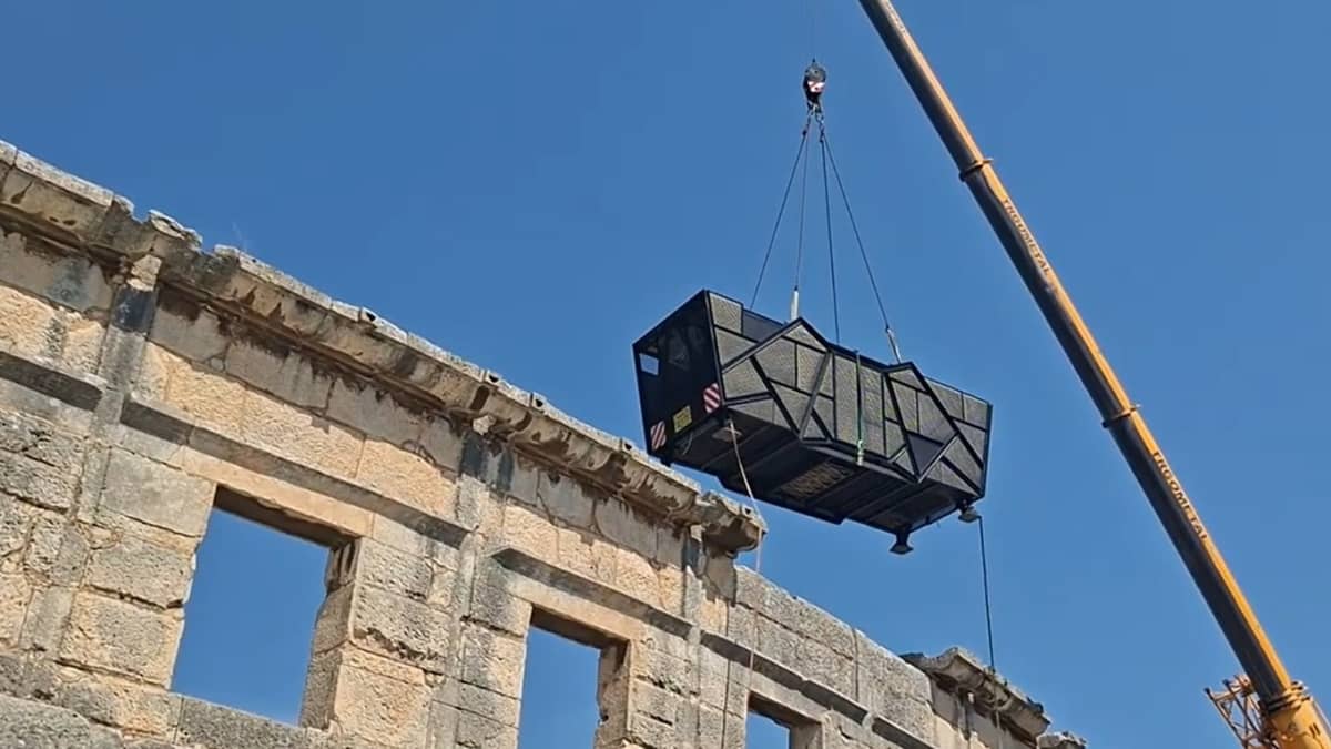 (VIDEO) KAKAV RIZIK Preko zidina Arene uspješno premještena ...