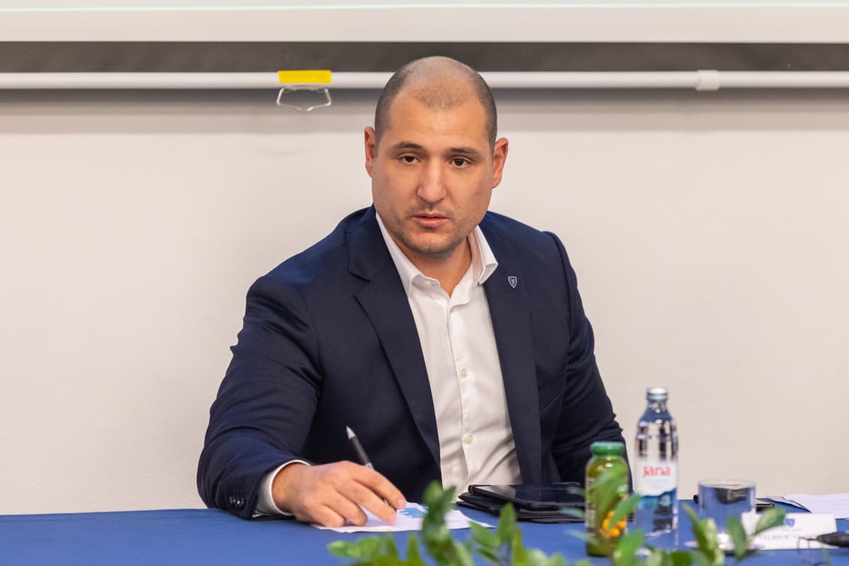 Sada je i službeno. Vladimir Veljović dao ostavku na funkciji ...