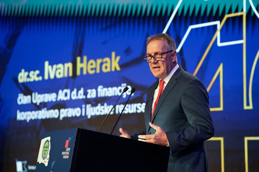 Hidroavioni se vraćaju u Pulu. Državna kompanija dobila desetogodišnju ...