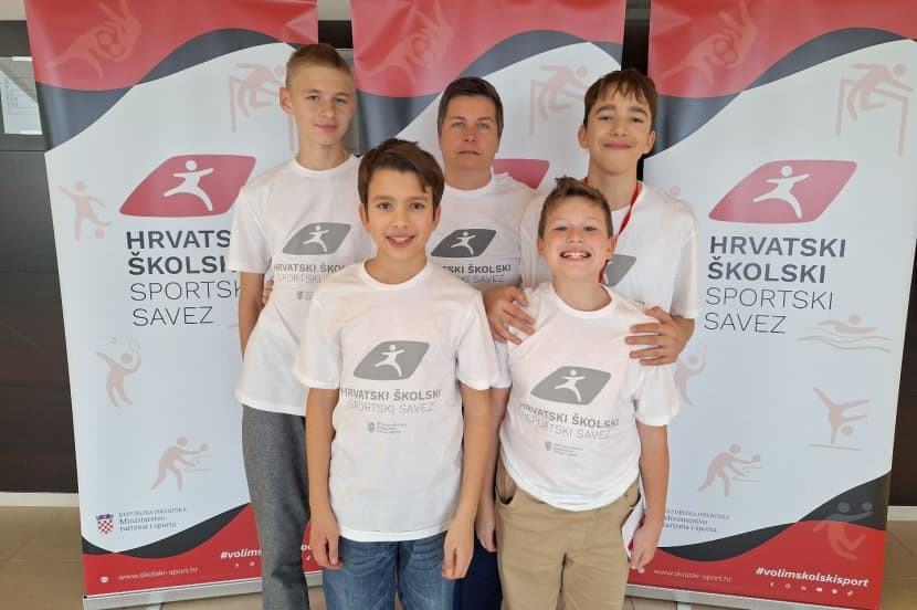Djevojčice iz ekipe OŠ Veli Vrh osvojile 5. mjesto, od srednjih škola ...