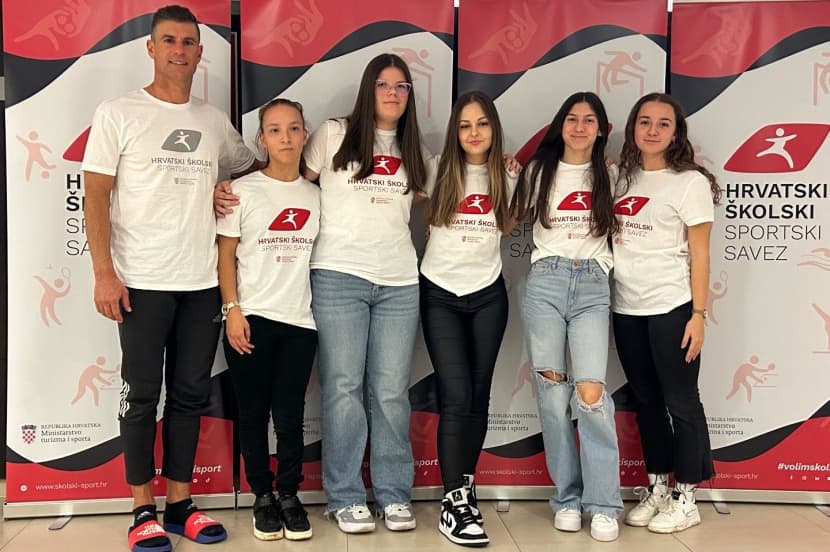 Djevojčice iz ekipe OŠ Veli Vrh osvojile 5. mjesto, od srednjih škola ...