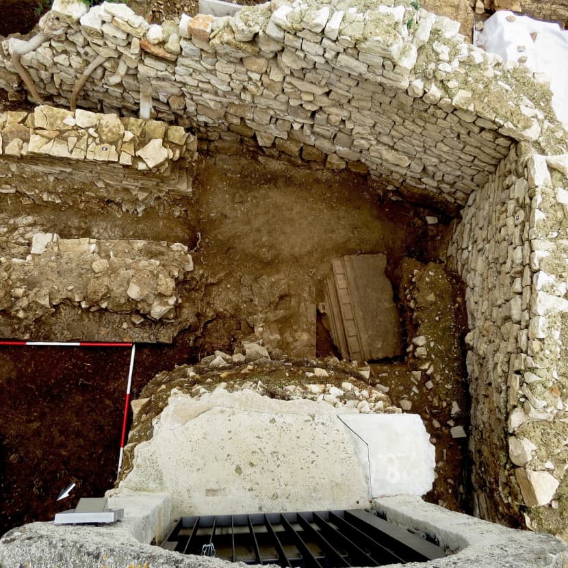 PULA Kod Malog rimskog kazališta pronađena vodoriga u obliku lavlje ...