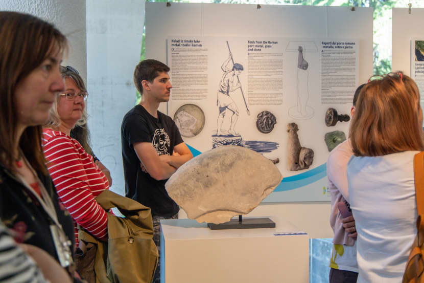 U PULI 'POTOPLJENI SIKULI' Pogledajte otkrivene predmete stare 2200 godina, pa i dio skulpture ...