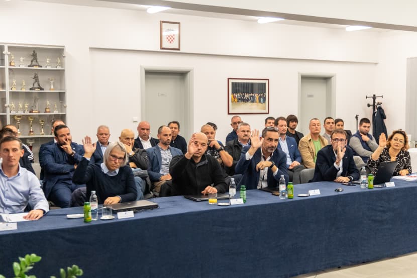 ŽUPAN BORIS MILETIĆ PERE RUKE OD MULJARE NA KAŠTIJUNU On nema veze s ...