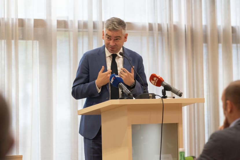 ŽUPAN BORIS MILETIĆ PERE RUKE OD MULJARE NA KAŠTIJUNU On nema veze s ...